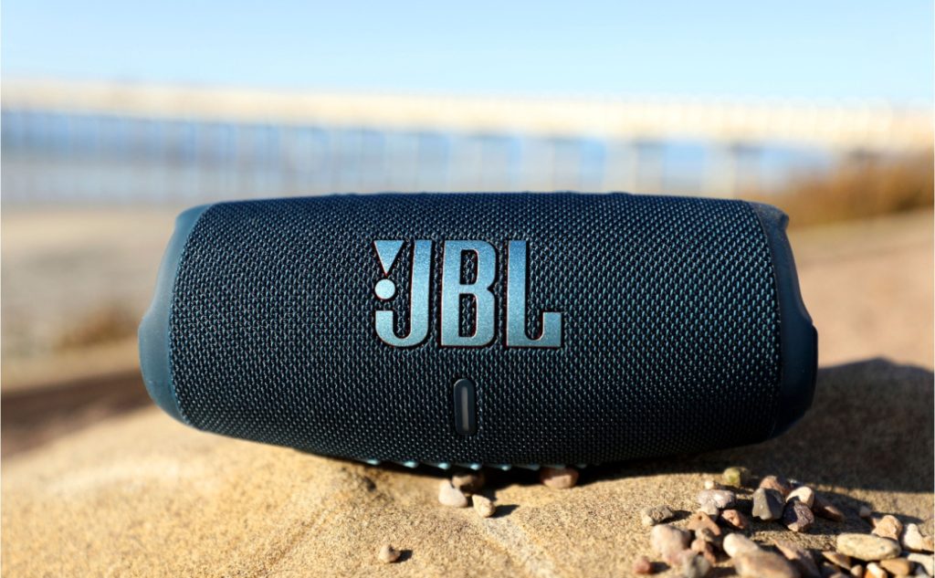 JBL Flip 6 vs Charge 5: Which is the better speaker?