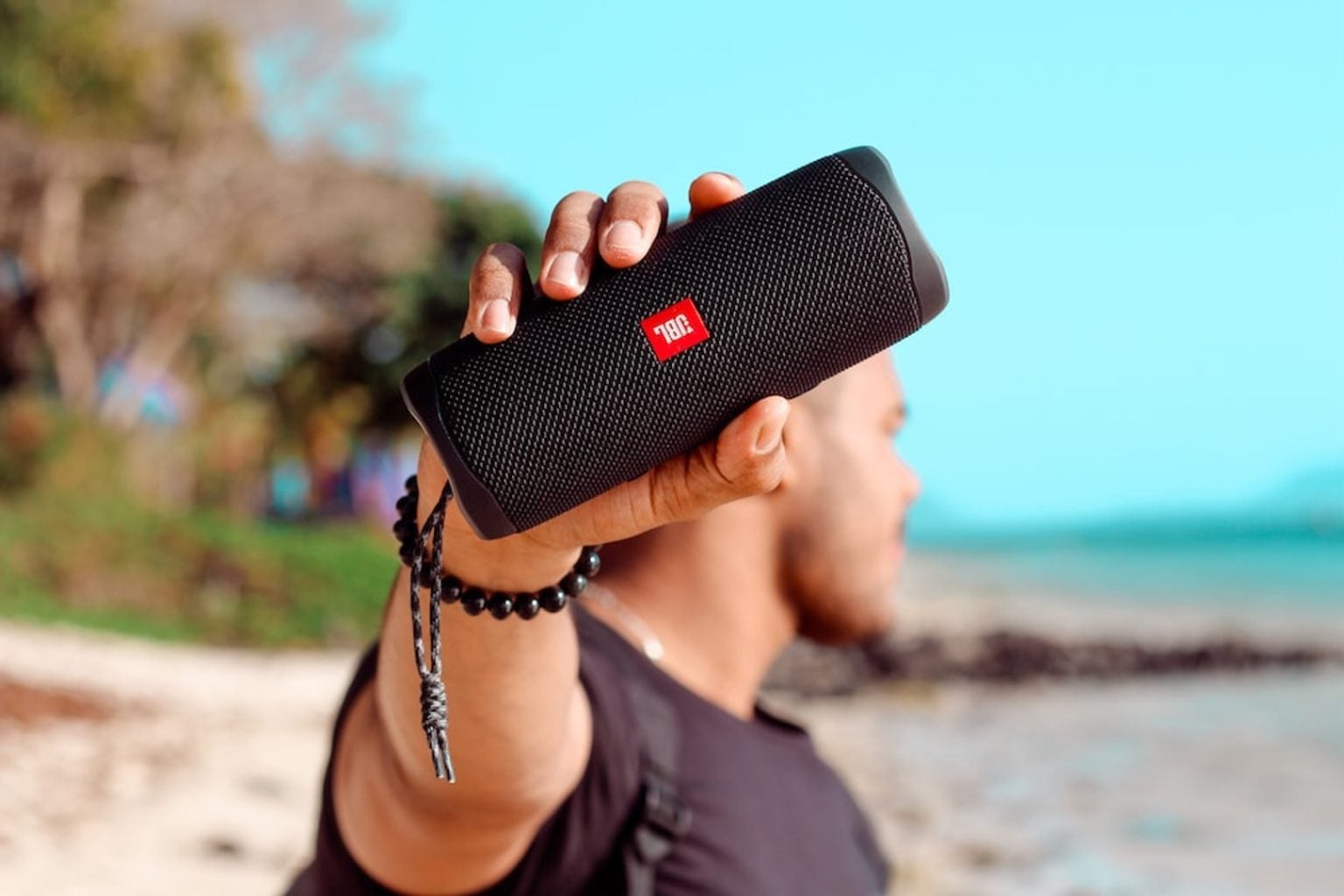 JBL Flip 6 vs Charge 5: Which is the better speaker?