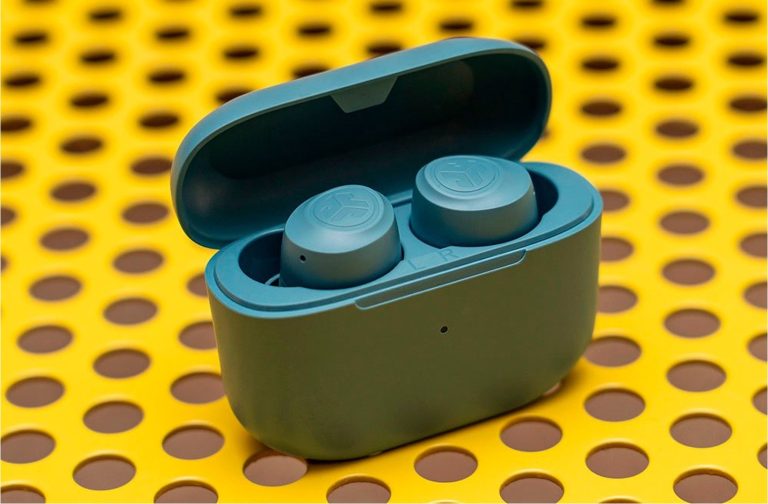 The 10 Best Earbuds for Small Ears in 2025 - Bass Head Speakers